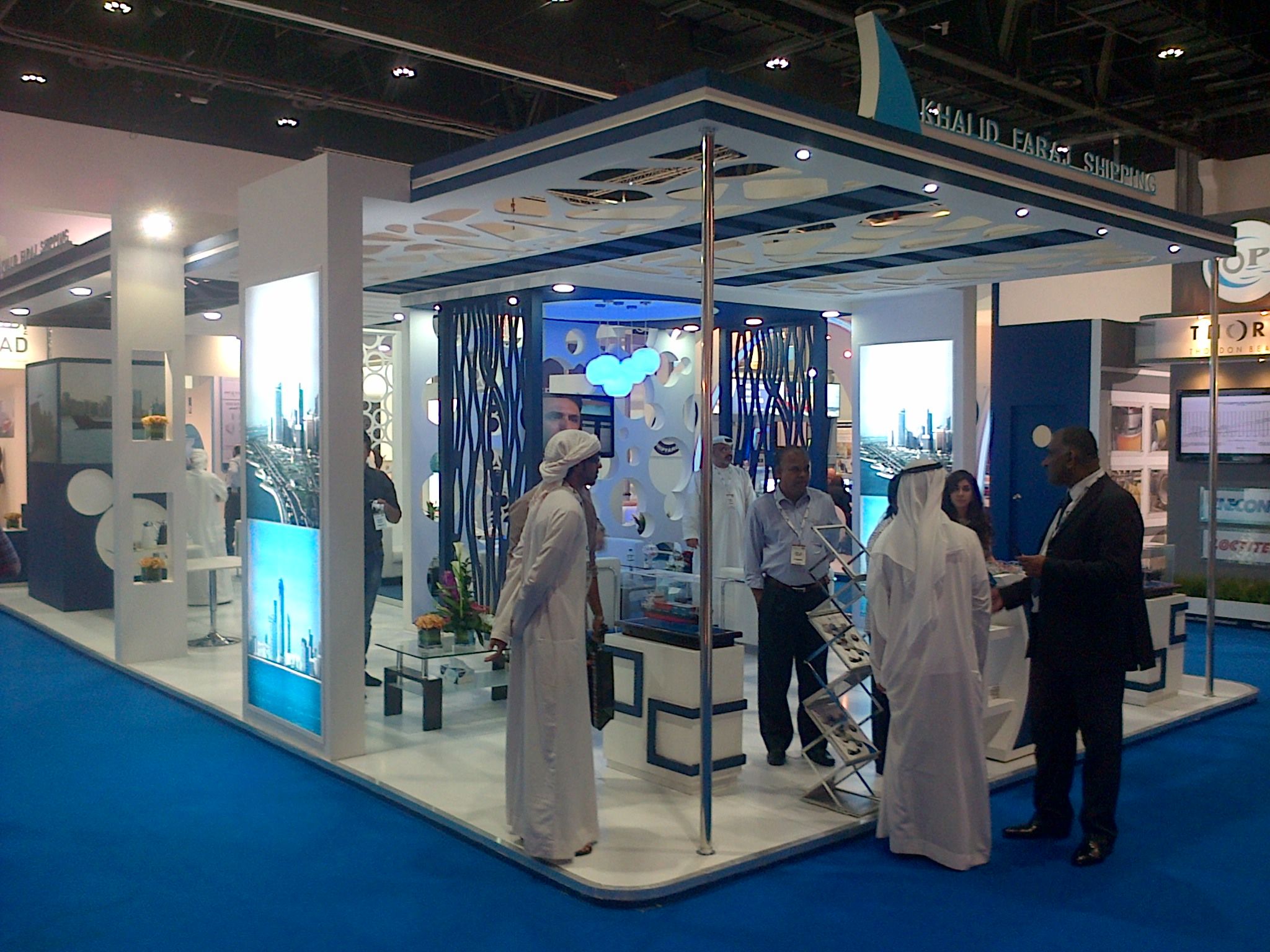 Khalid Faraj Shipping stand