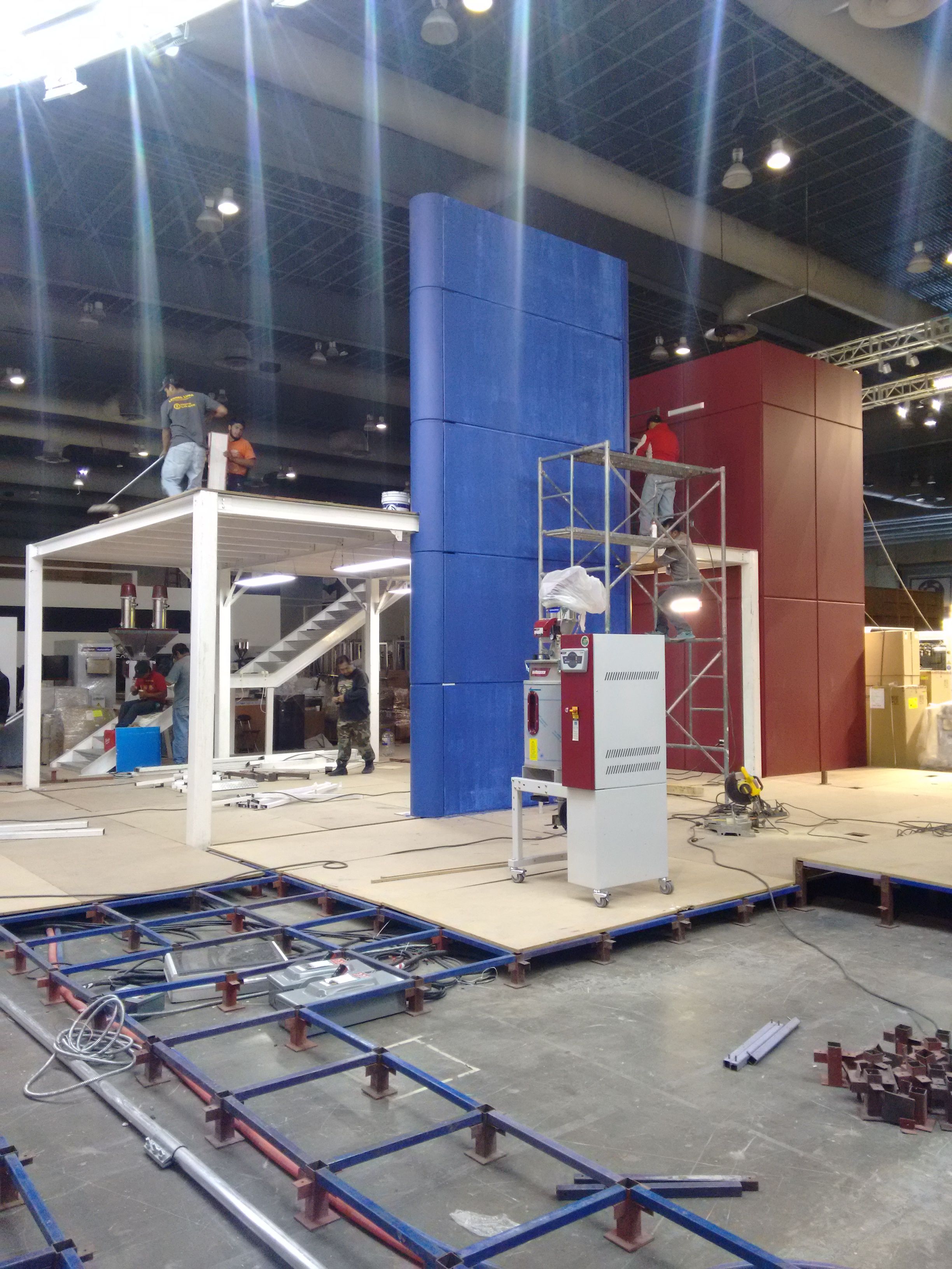 SEMAC: Customer Reviews, Stands and Services