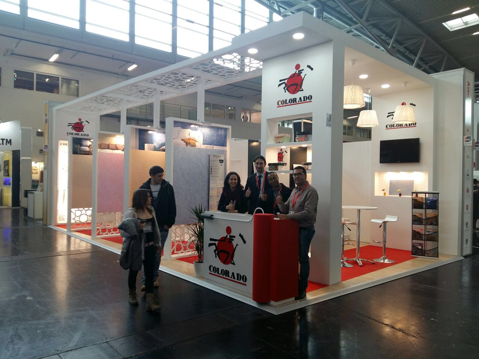 3EC: Customer Reviews, Stands and Services