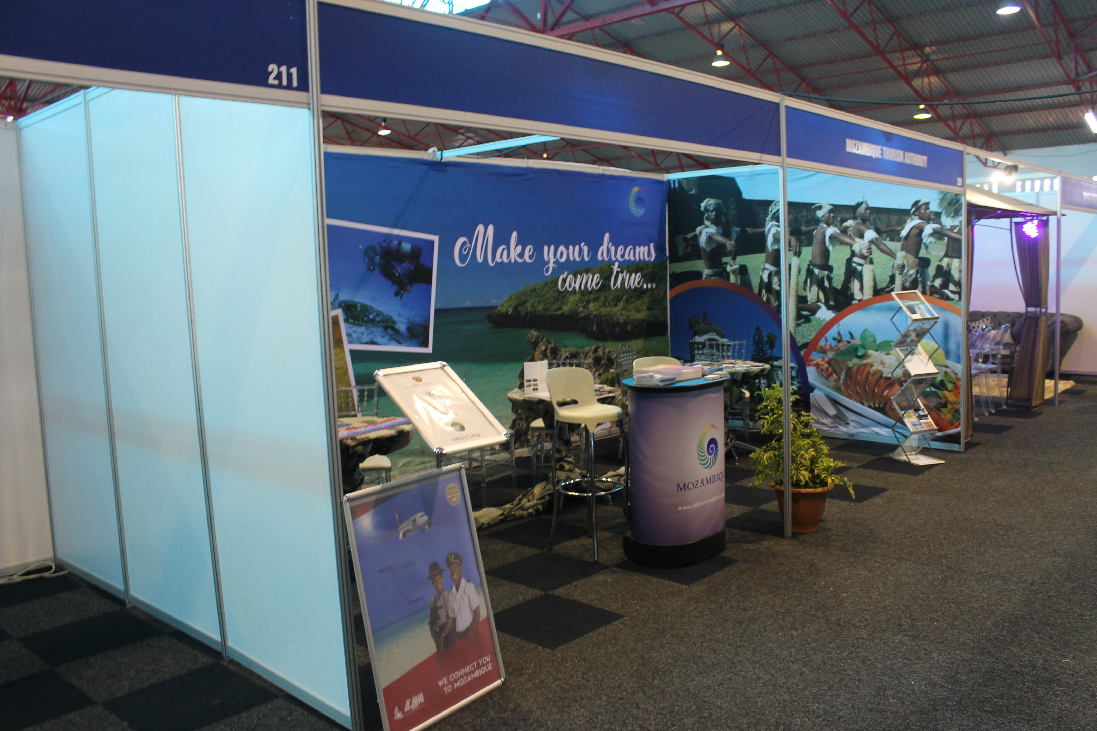 Plings Display: Customer Reviews, Stands and Services